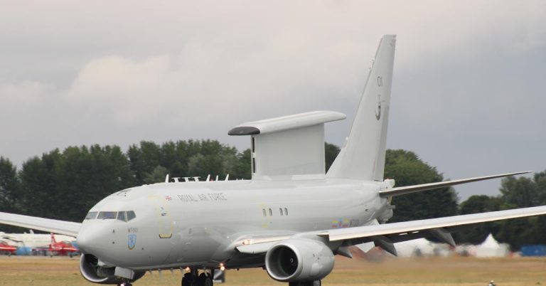 Le premier Wedgetail du Royaume-Uni fait ses débuts publics avec Riat ...