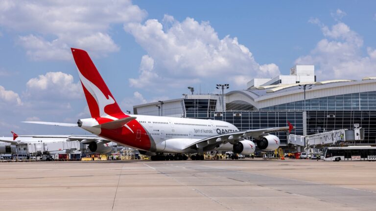 Qantas : le retour tant attendu du 10e A380 vire au cauchemar, un vol ...